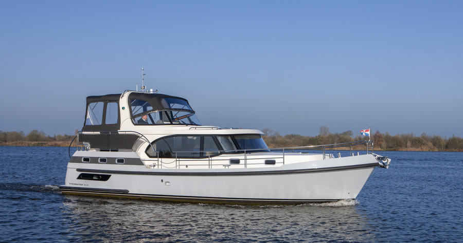 Motorboot 'Thomasz 38 AC - Allegra Star' für 2 - 4 Personen mieten in ...