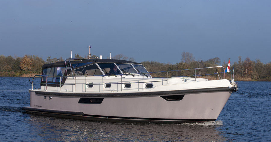 Entdecken Sie das Lounge-Gefühl auf dem Wasser an Bord der neuen ...